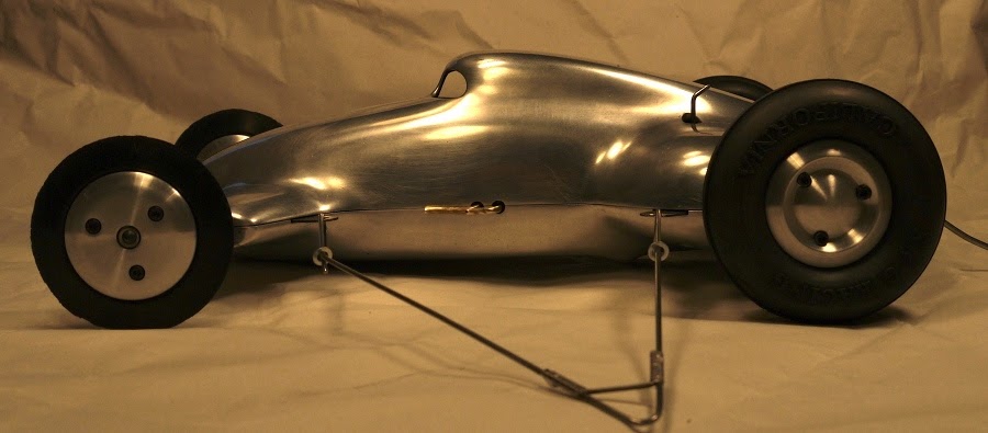 Free Flight -Vintage model airplane- cars-model retro avion et voiture ...