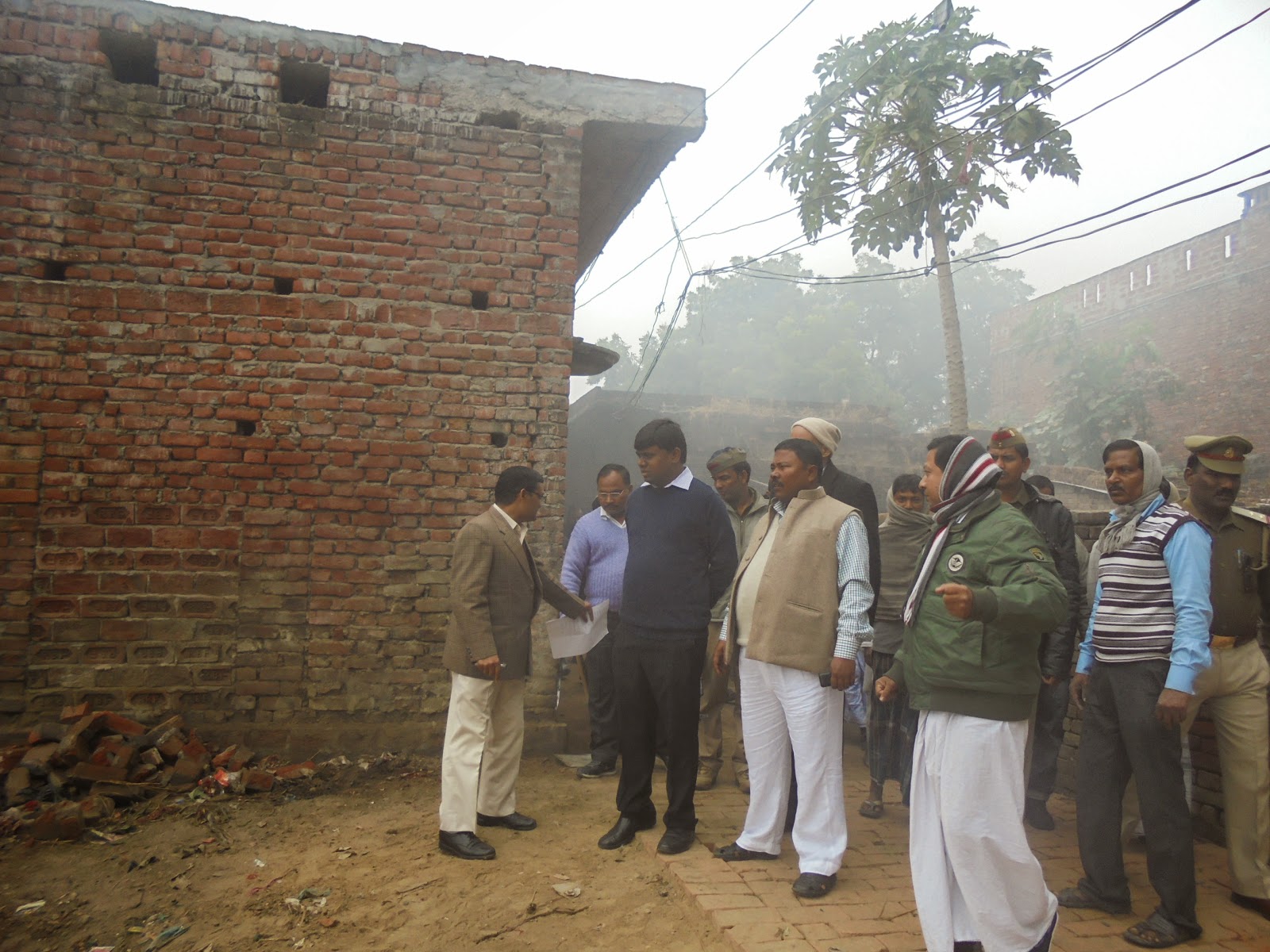 Nirmal Bharat Abhiyan Azamgarh: DM Azamgarh Sri Ranvir Prasad visiting ...