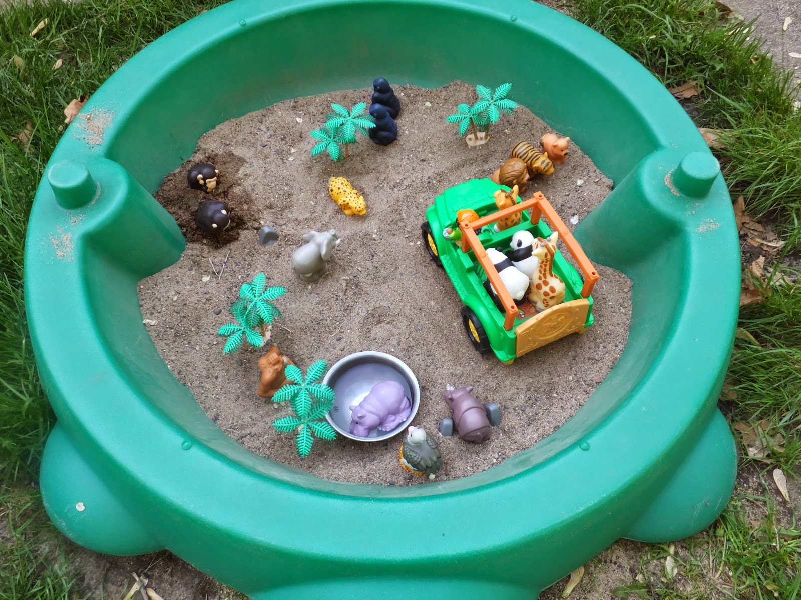 Kidspert: Sensory Sandbox: Safari-land
