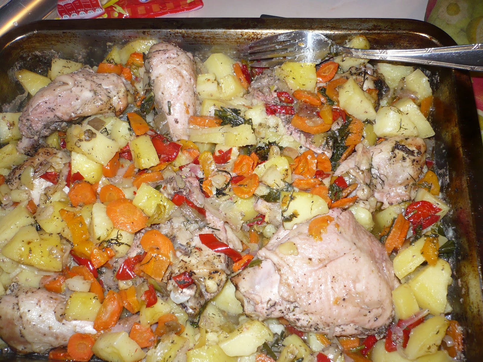 retete culinare - simple si delicioase: Pui cu legume la cuptor