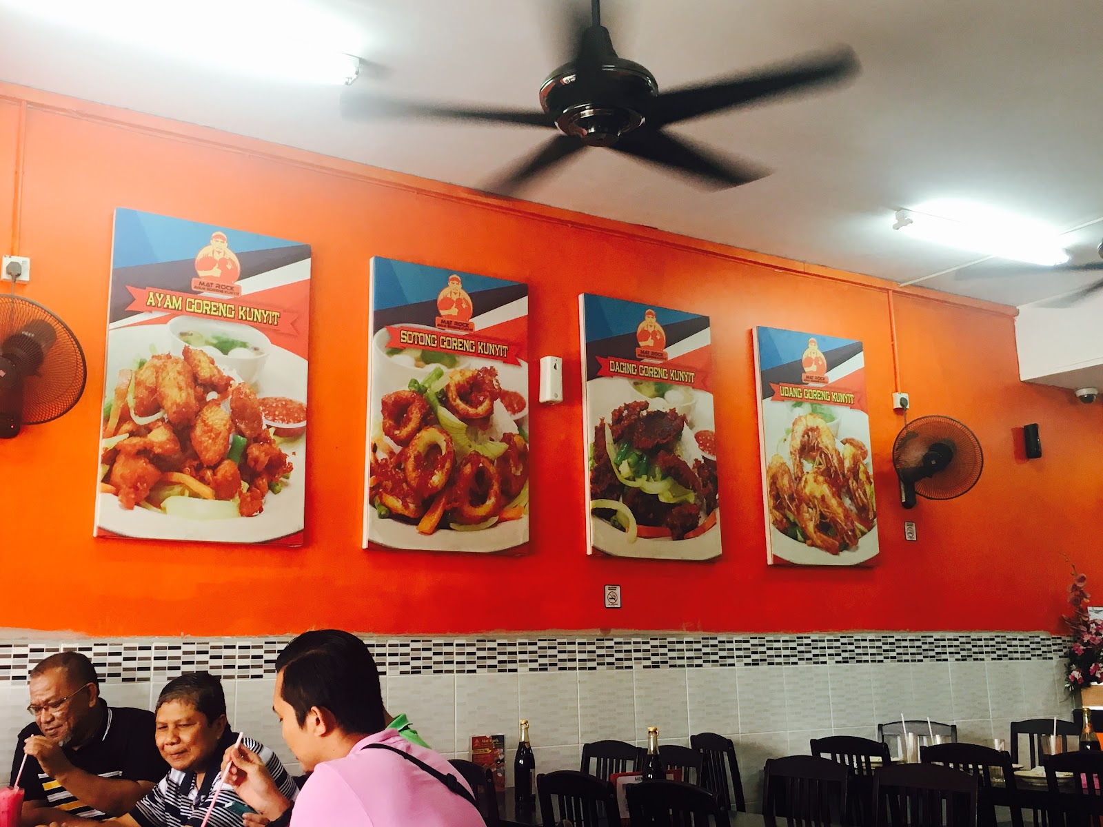 Ayam Goreng Kunyit Mat Rock Memang Best!