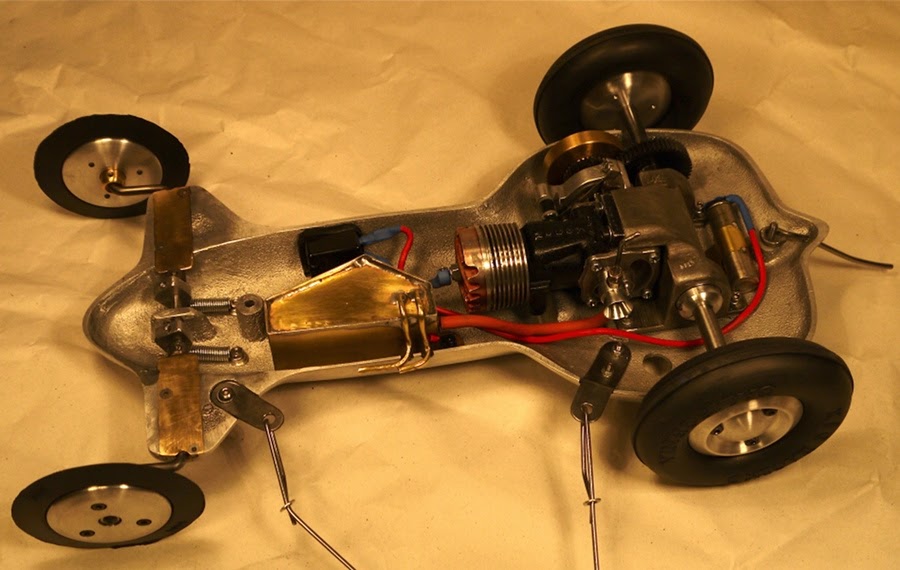 Free Flight -Vintage model airplane- cars-model retro avion et voiture ...