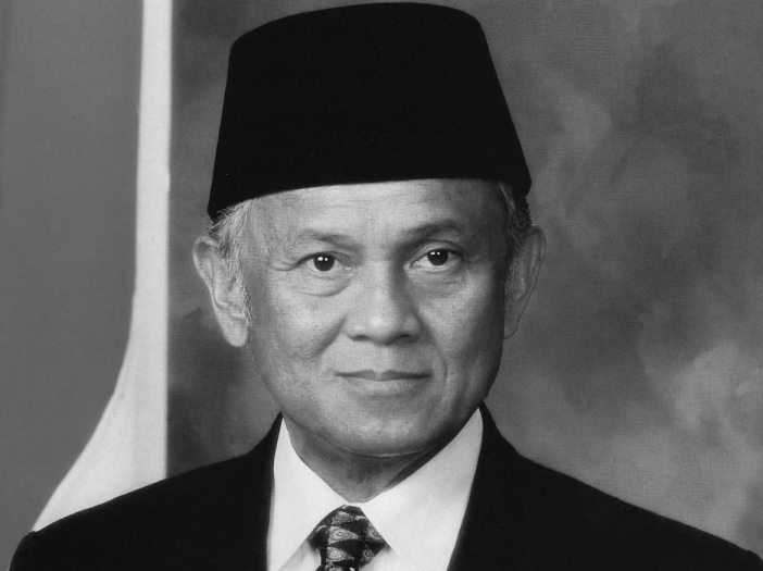 Profile dan Biodata BJ Habibie | Profile dan Biodata Tokoh Indonesia