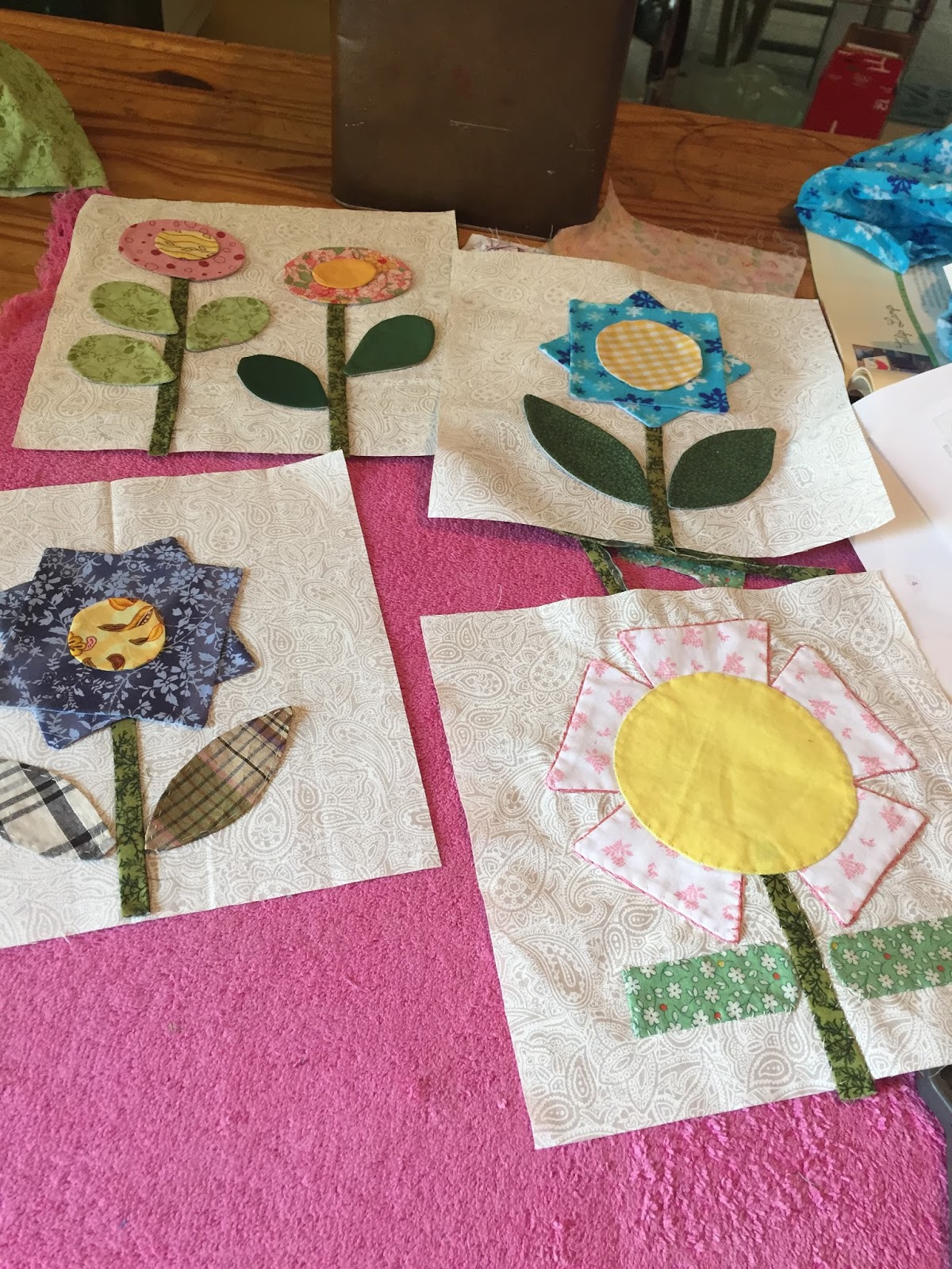 Rosy Creations: Flower Scrappy Applique Quilt