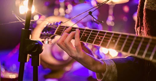 Guitar Lick /Guitar Riff - What's the Difference? | Creative Guitar Studio