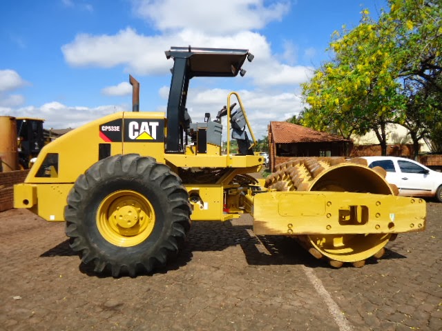 Rolo Compactador Caterpillar 533E, Ano 2.011: equipamentos para ...