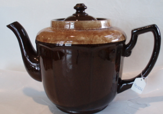 Vintage Treasure in Martinborough: Brown Betty Tea Pots - friends for life!