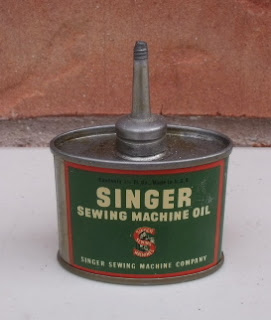 ANTIQUE and VINTAGE SEWING MACHINES WANTING a NEW HOME!! : 2 SHORT ...