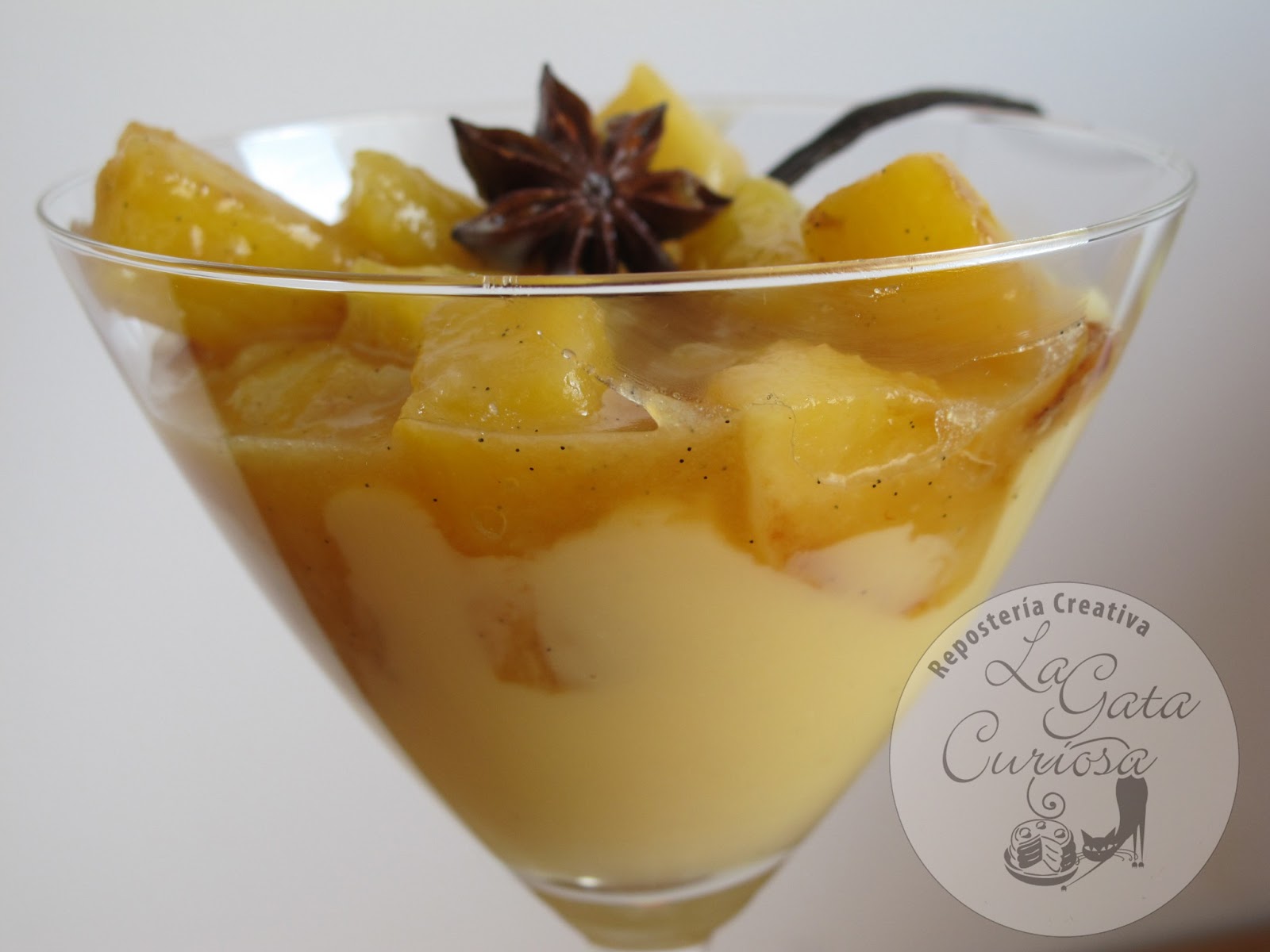 La Gata Curiosa: NATILLAS A LA VAINILLA CON FRUTA SALTEADA