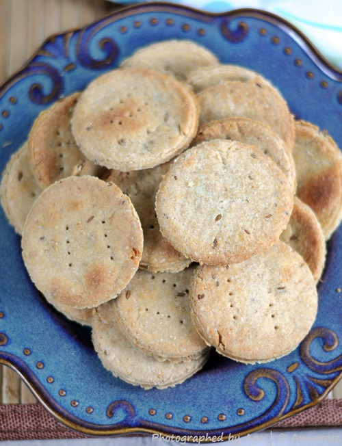 Annarasa ~ Essence of Food: Zeera aur Ajwain ki Mathri | Baked Mathri ...