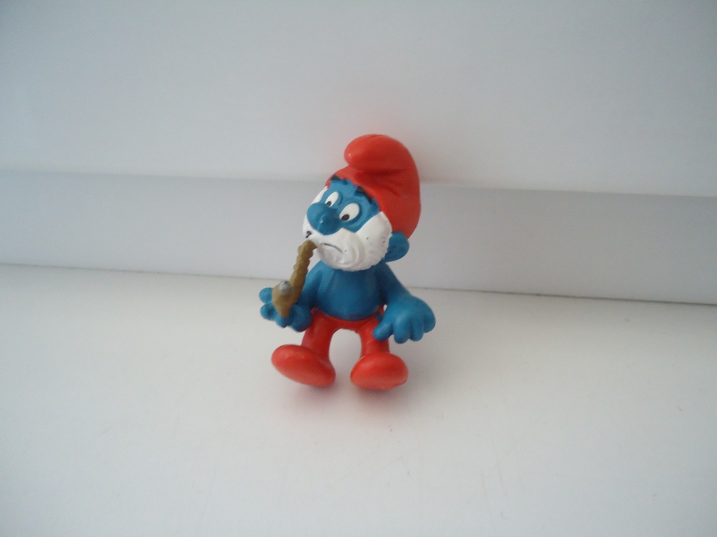 Vintage Smurf Figures: Vintage smurfs PAPA SMURF FIGURE ON ROCKING CHAIR