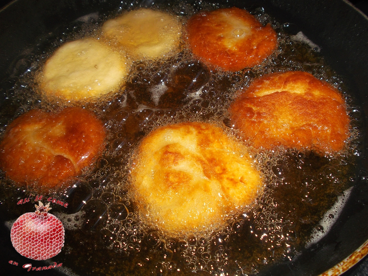 Así se come en Granada.: Sopaipas cordobesas