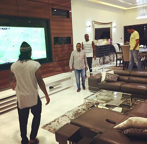 Welcome To Ajayi's Blog: Aliko Dangote paid a surprise visit to Psquare ...