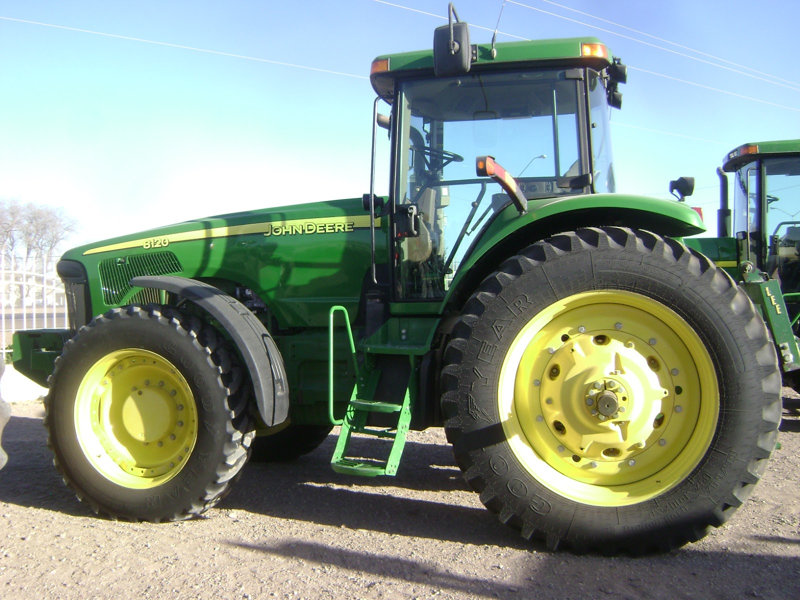 MAQUINARIA AGRICOLA INDUSTRIAL: Tractor John Deere 8120 4x4 $93,700 ...