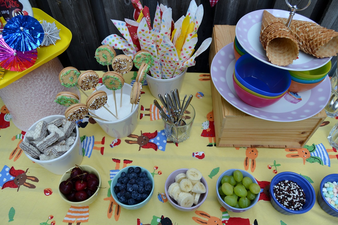 Frostrosor: Tips till barnkalas - en glassbar!