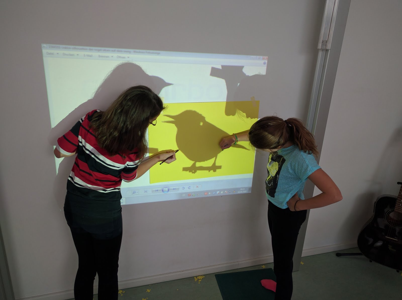 Stromkasten-Styling: Schneiden mit der Elisabethstift-Schule