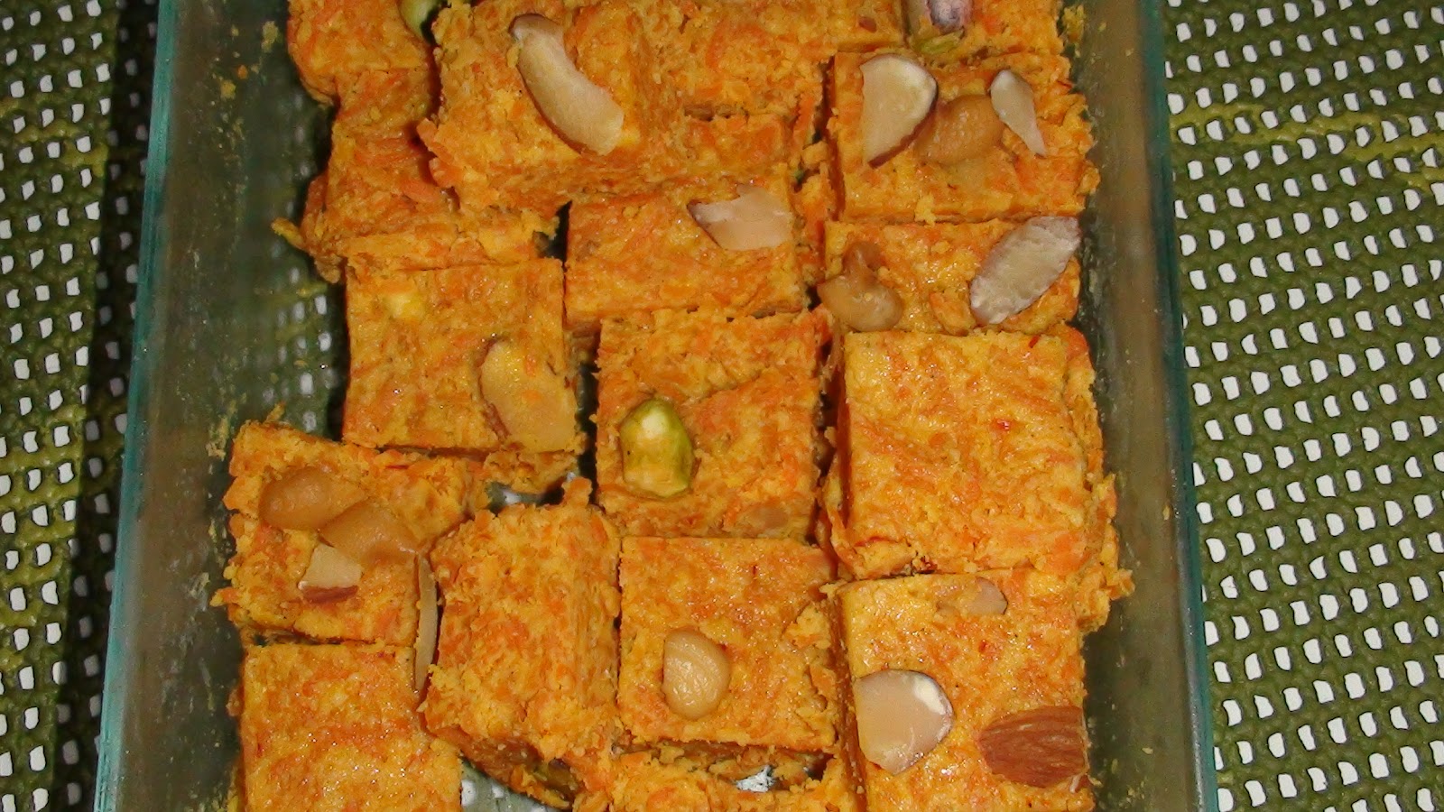 Queen of my kitchen: Gajar vadi (Carrot burfi)
