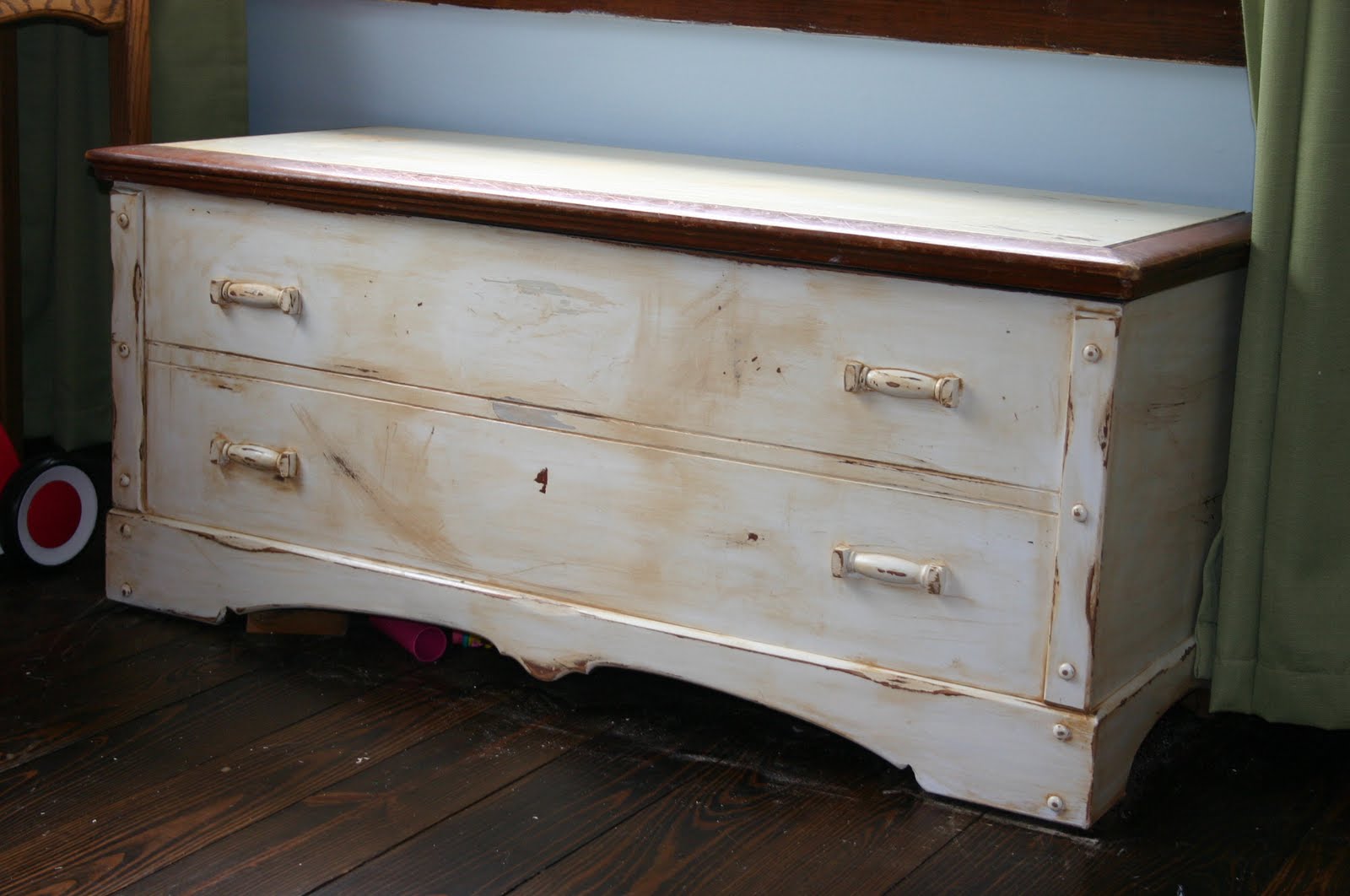 Millie Sings: Hope Chest makeover