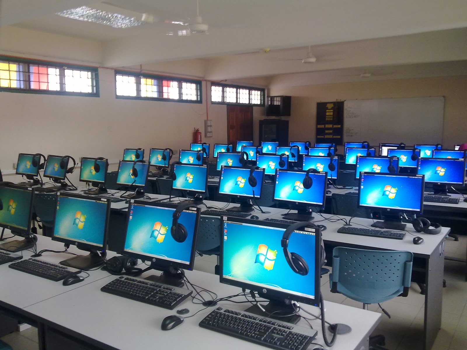 1 CPU Cover 8 Monitor ? - Dihujung Pen