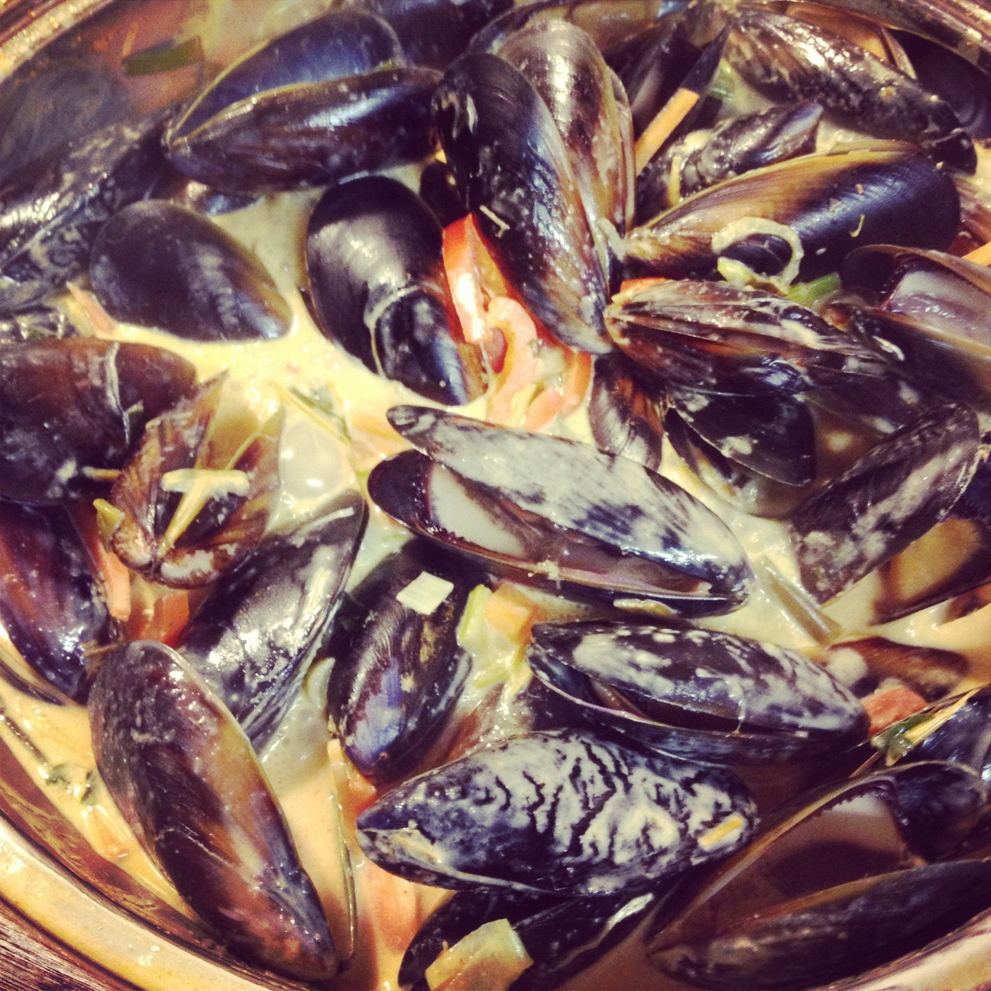 Suburban Culinary Adventures: Big Mussels! x 2 ways...