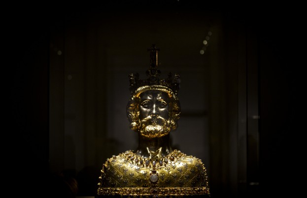 Mary Ann Bernal: Charlemagne: creating the myth