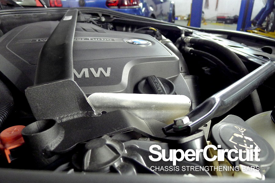 SUPERCIRCUIT CHASSIS STRENGTHENING BARS: BMW F10 528i Front Strut Bar