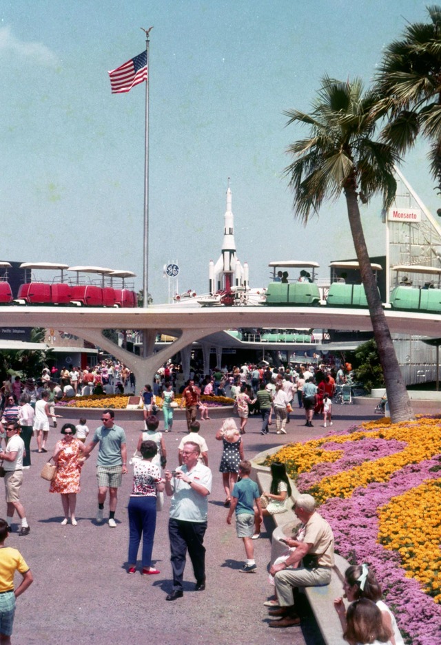 Disney Avenue: Walt Disney's New Tomorrowland 67'
