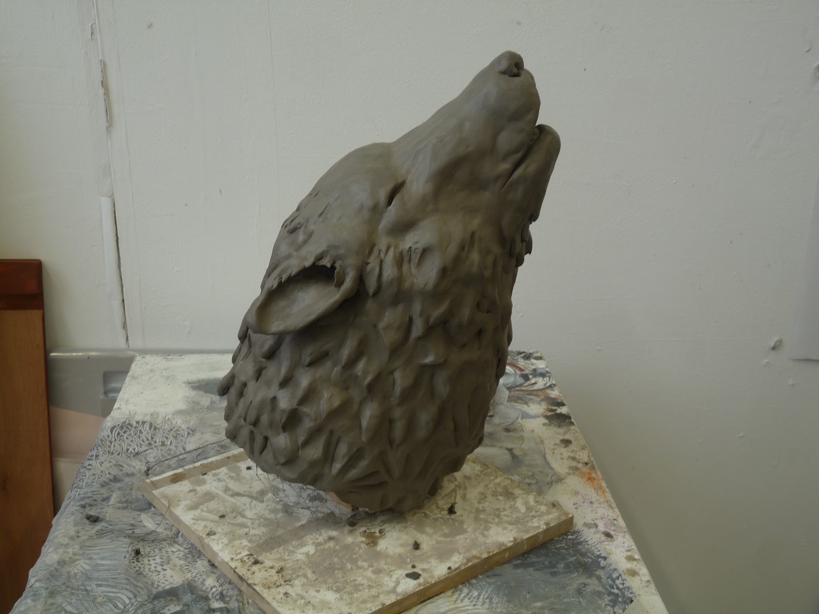 Jackal Leg: Modelling a Wolf's head (final clay model)...