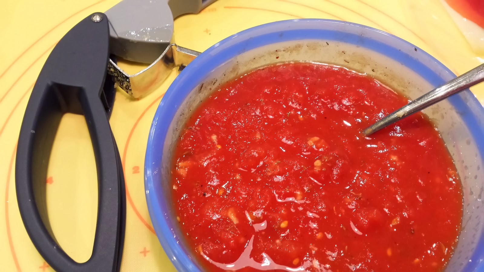 Apie Viską: Pasaka be galo - mielinė tešla. Pica iš didžiosios raidės.