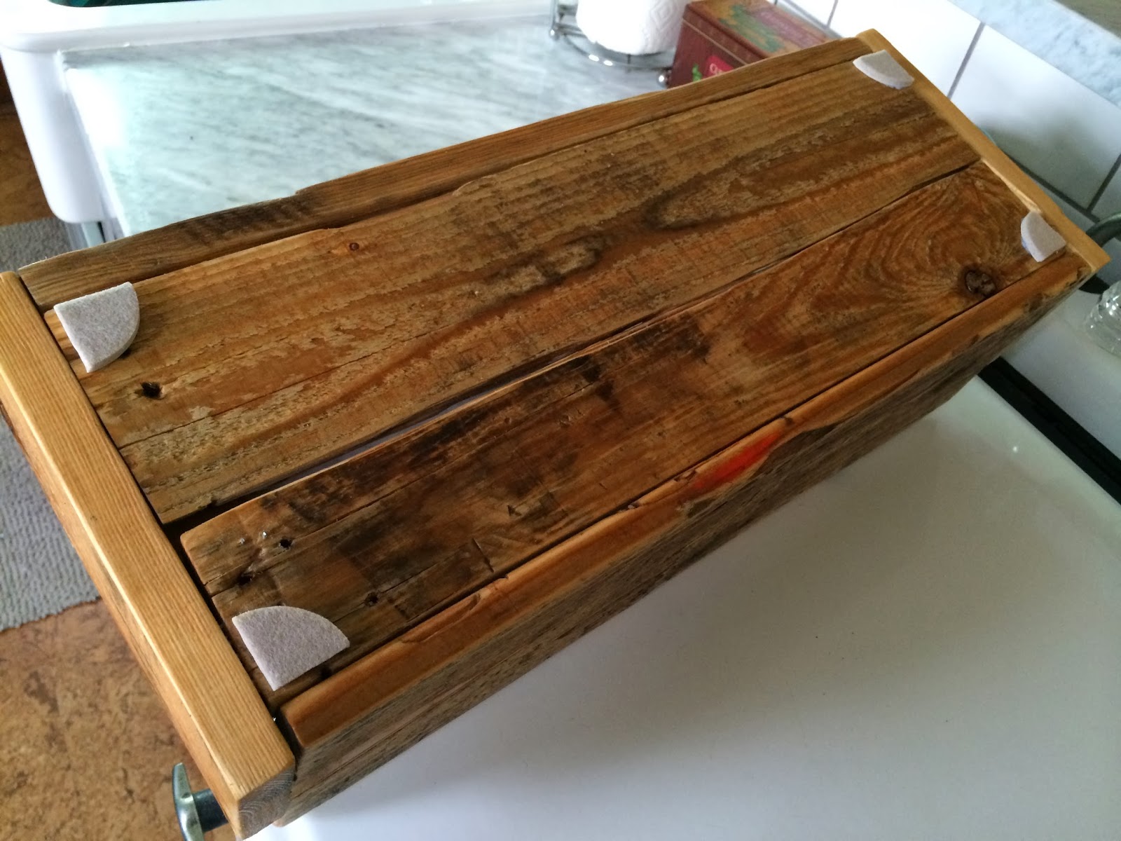 Mad Megan's Workshop: DIY: Pallet Craft DVD Storage
