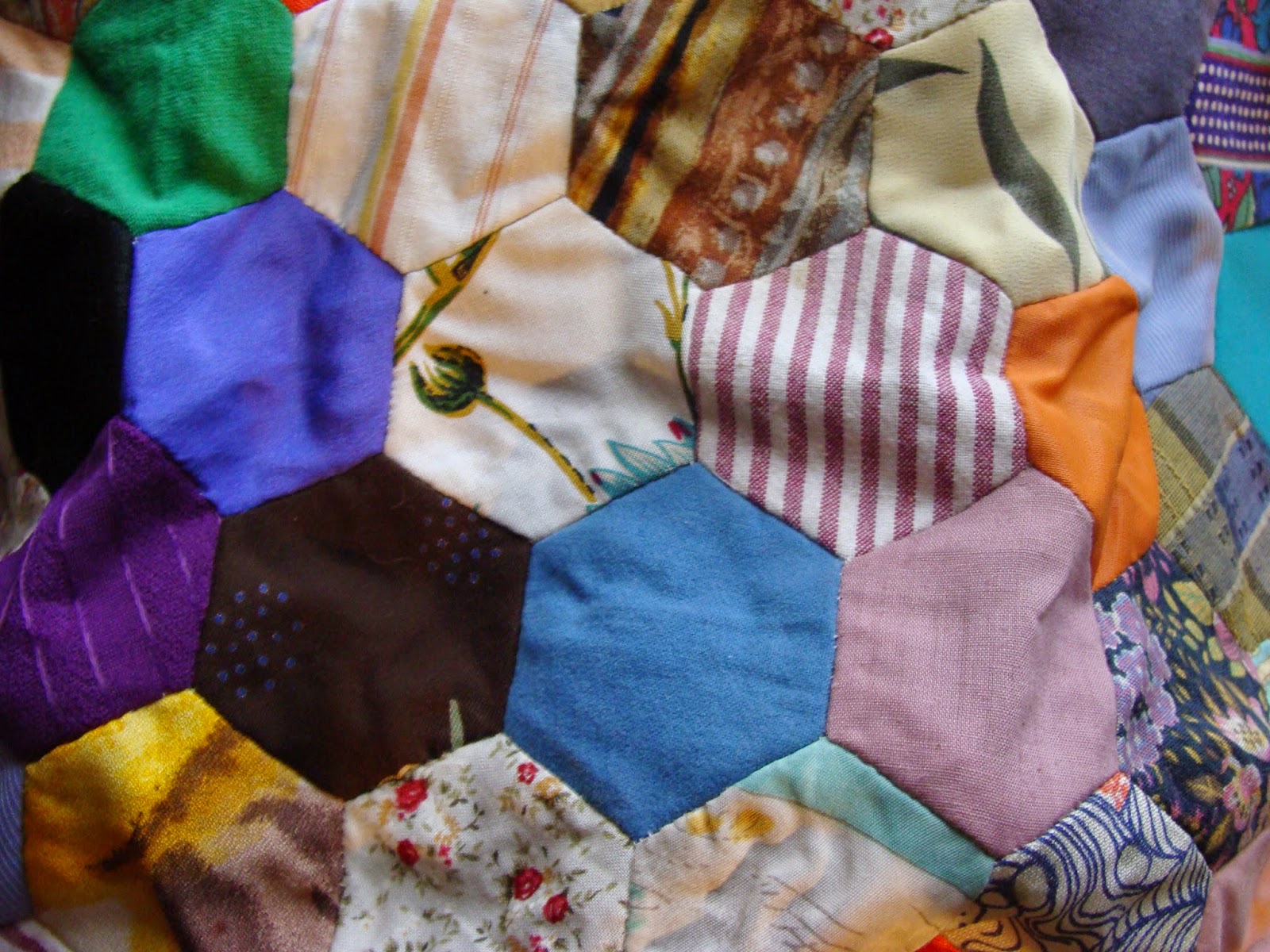 Ienāciet Jums patiks: Sega no 6 stūru auduma gabaliņiem