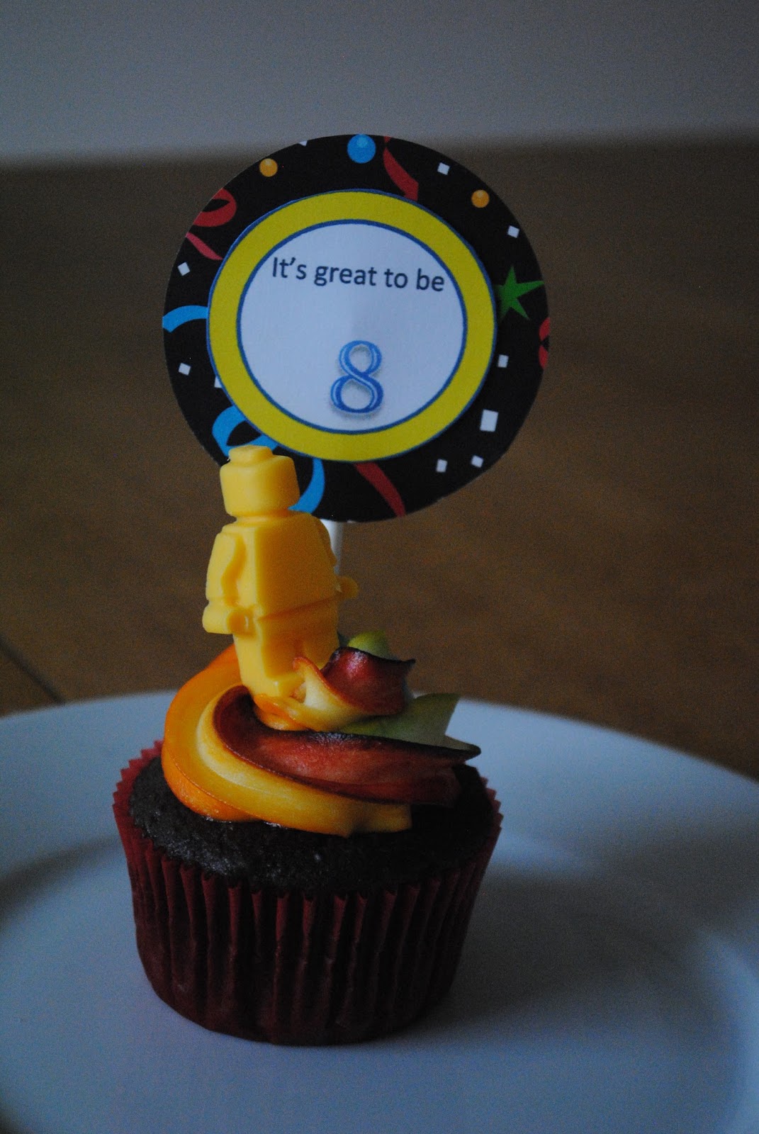 Juli Jacklin's Cupcakes: Its Great to be 8 Cupcakes