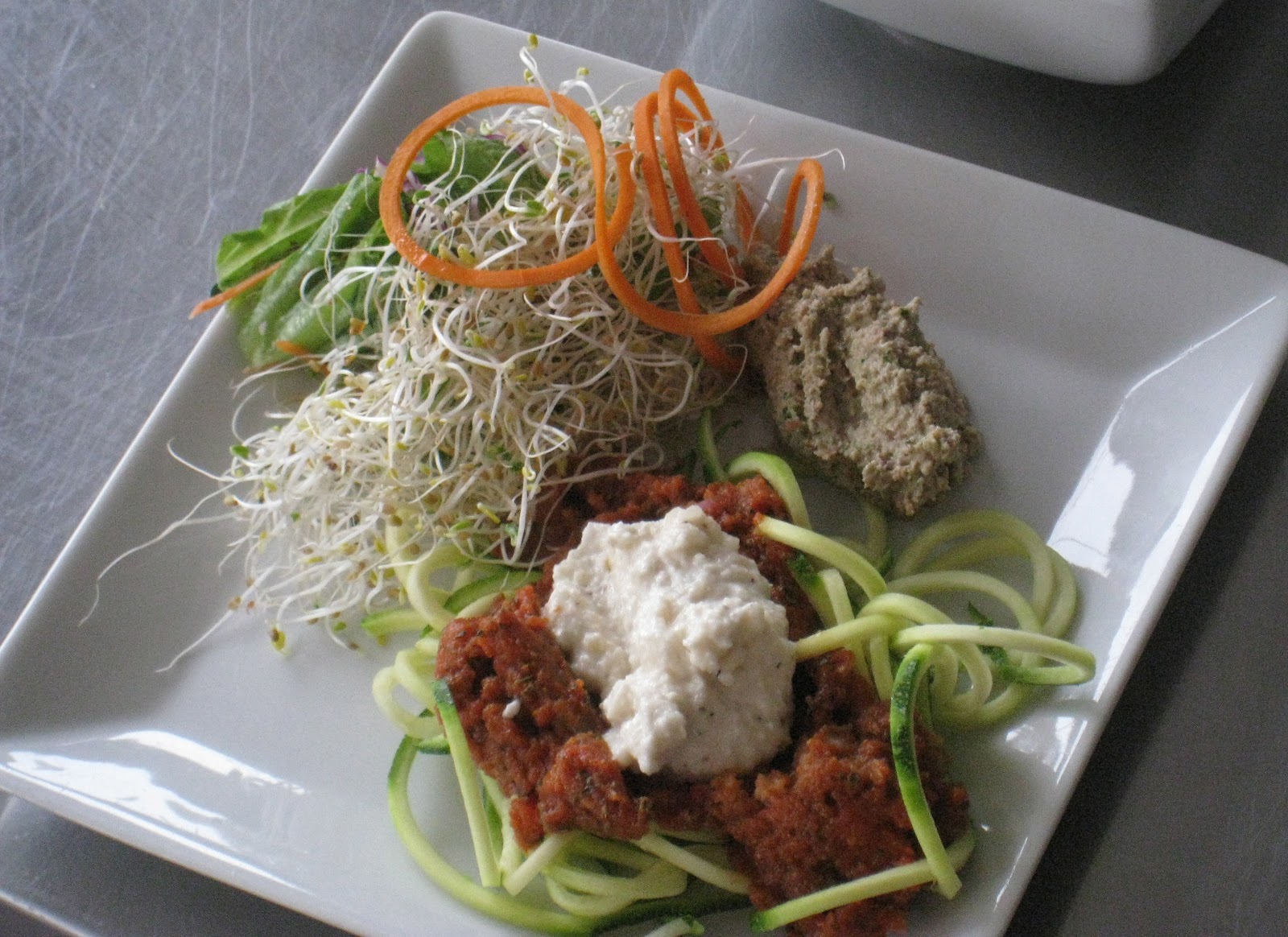 Raw Love Recipes: Lunch, Snack and Dinner from My First Raw Vegan Class