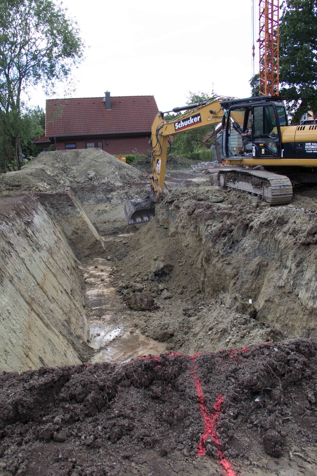 Flederhaus: Bäder die zweite - Erste Hälfte der Grube ist fertig