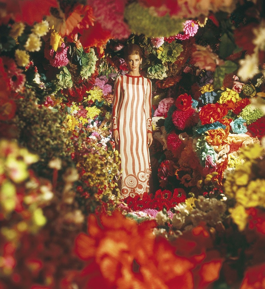 43 Impressive Color Photos of 60's Women Fashion Taken by Norman ...