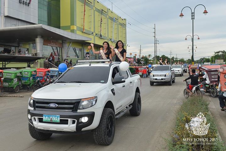 Bohol's Roving Eye: Ford During Miss Bohol 2015 Motorcade