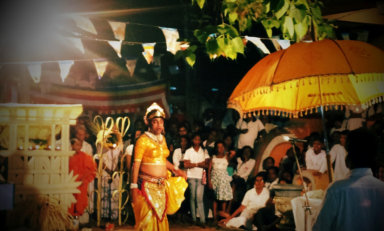 Baraneskanda Purana Viharaya Pilapitiya Kelaniya: Paththini Poojawa At ...