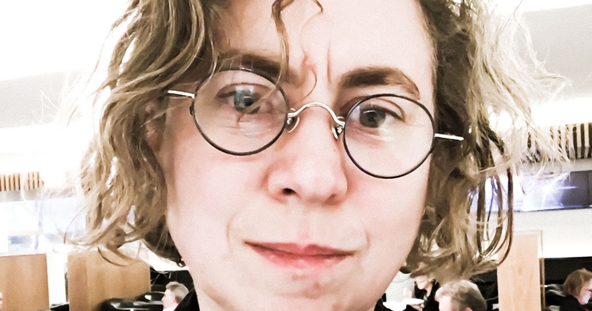 THE SKINNER: Who Reads my Books: Joanne Simpson