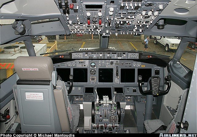 Jet Airlines: Boeing 737-800 Cockpit