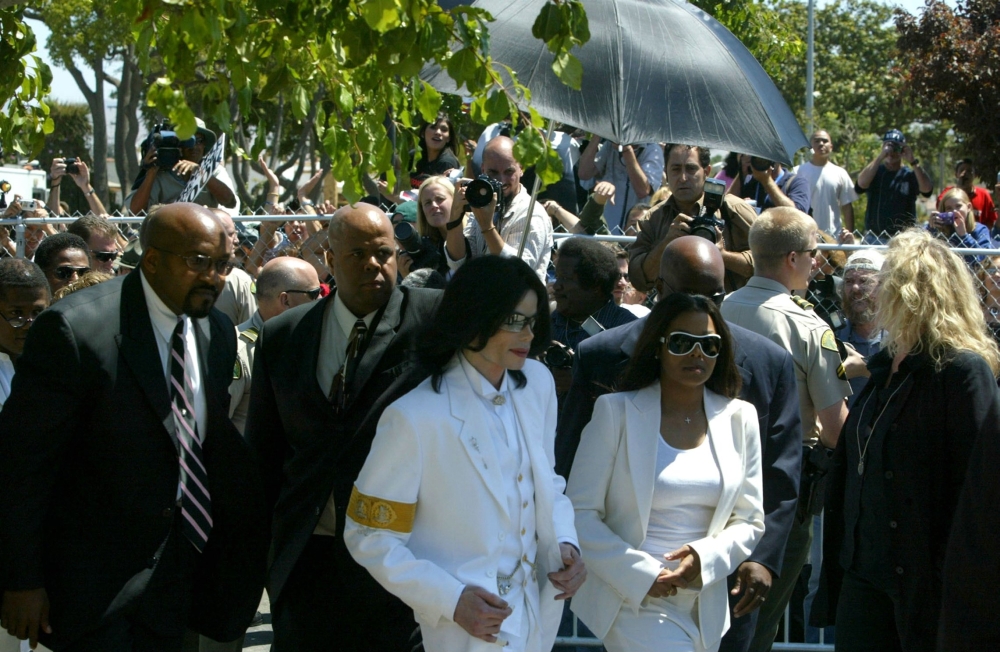 [FOTOS] Michael Jackson apresentação ao tribunal de Santa Maria ...