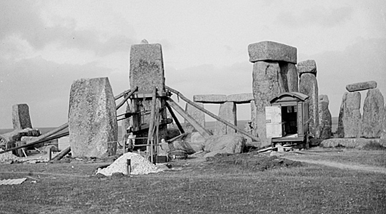 famous places stories: STONEHENGE