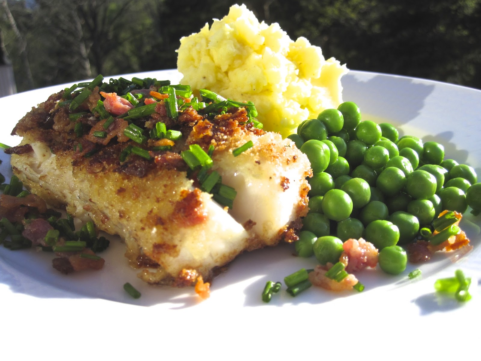 PA:s kök: Bacon- och pankopanerad torskfilé med gräslöksröra