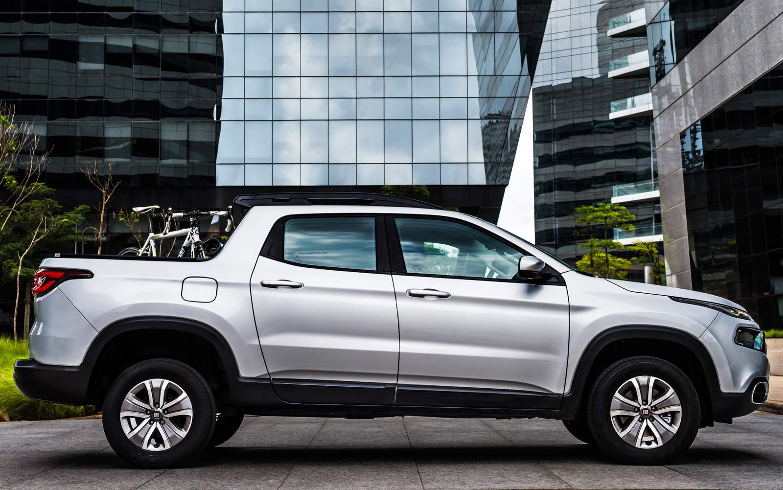 Fiat Toro 2017: todos os detalhes das versões diesel e flex