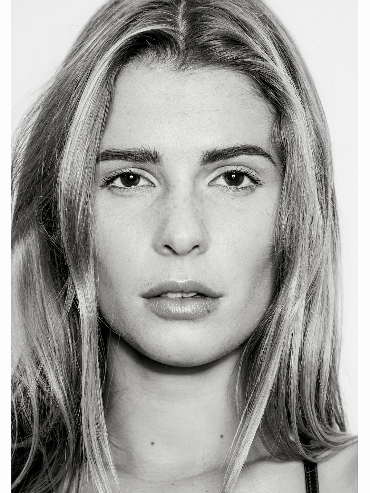 FM models lingerie shoot