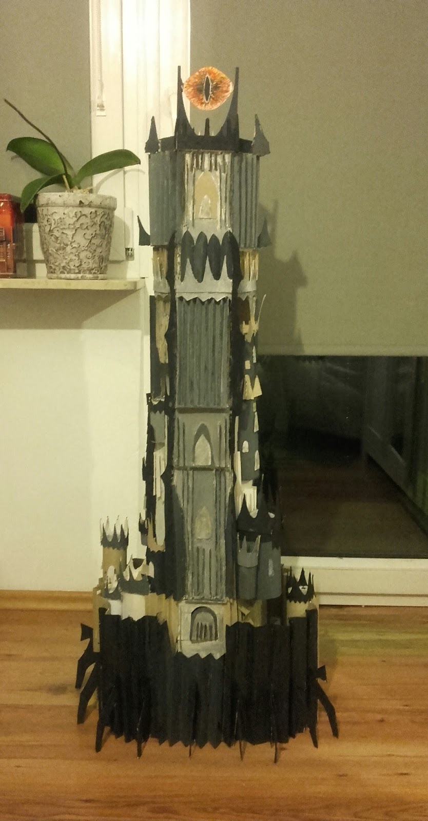 isCraFT: Cardboard Sauron's Tower