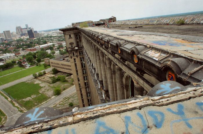 Pix Grove: Urban Exploration of Detroit by Chris Luckhardt