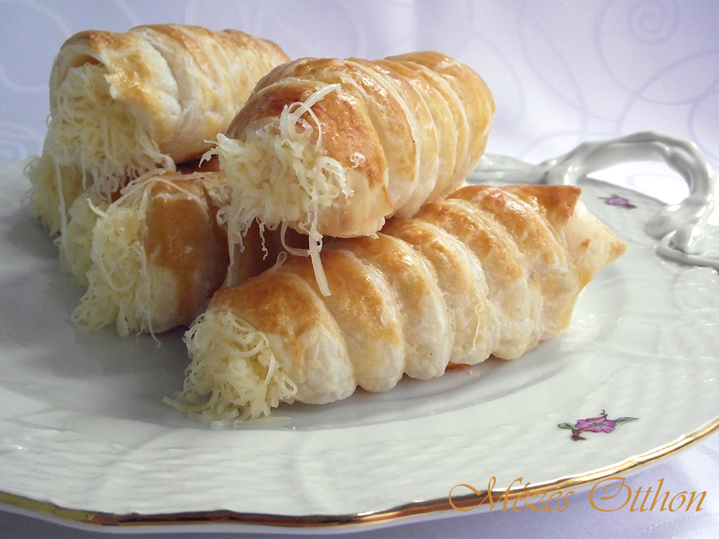 Sajtos roló | Mézes Otthon