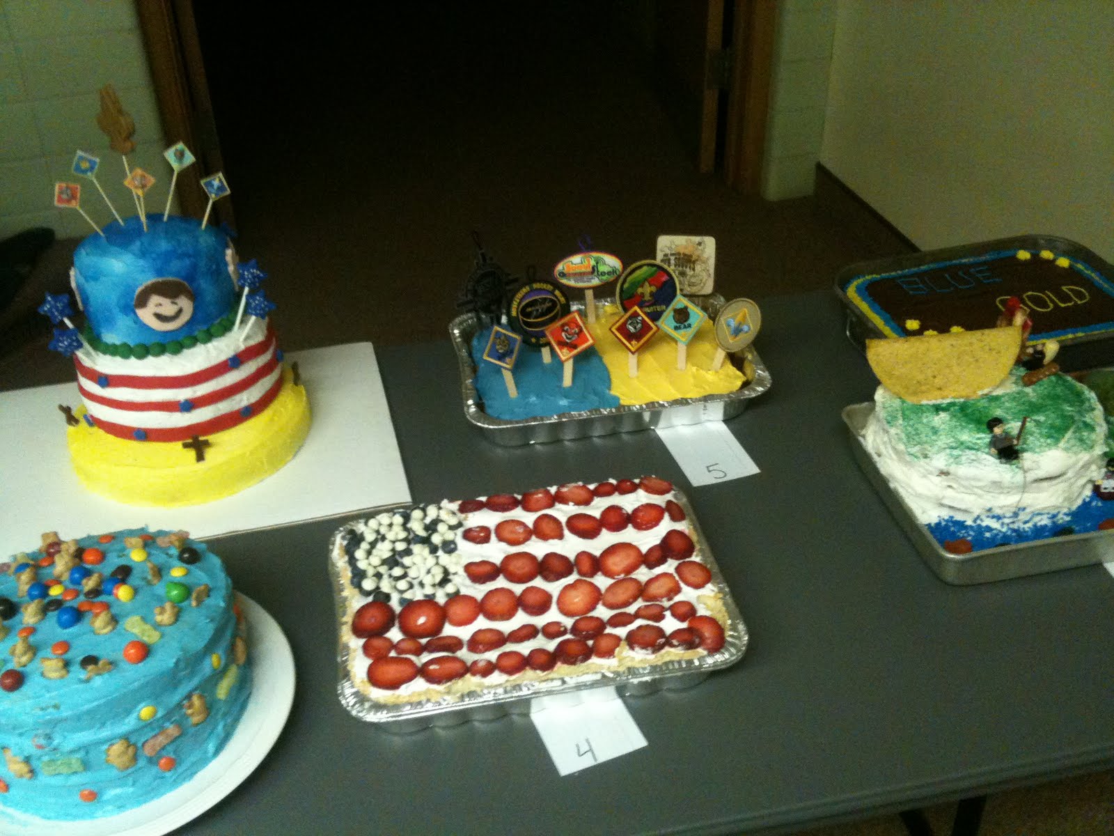 The daily life of the Dean's: Cub Scouts Father/Son Cake Contest