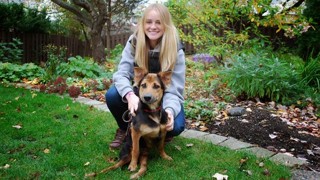 [CORAZON DE ORO] Modelo rescata perro paraplégico en Tailandia y se lo ...