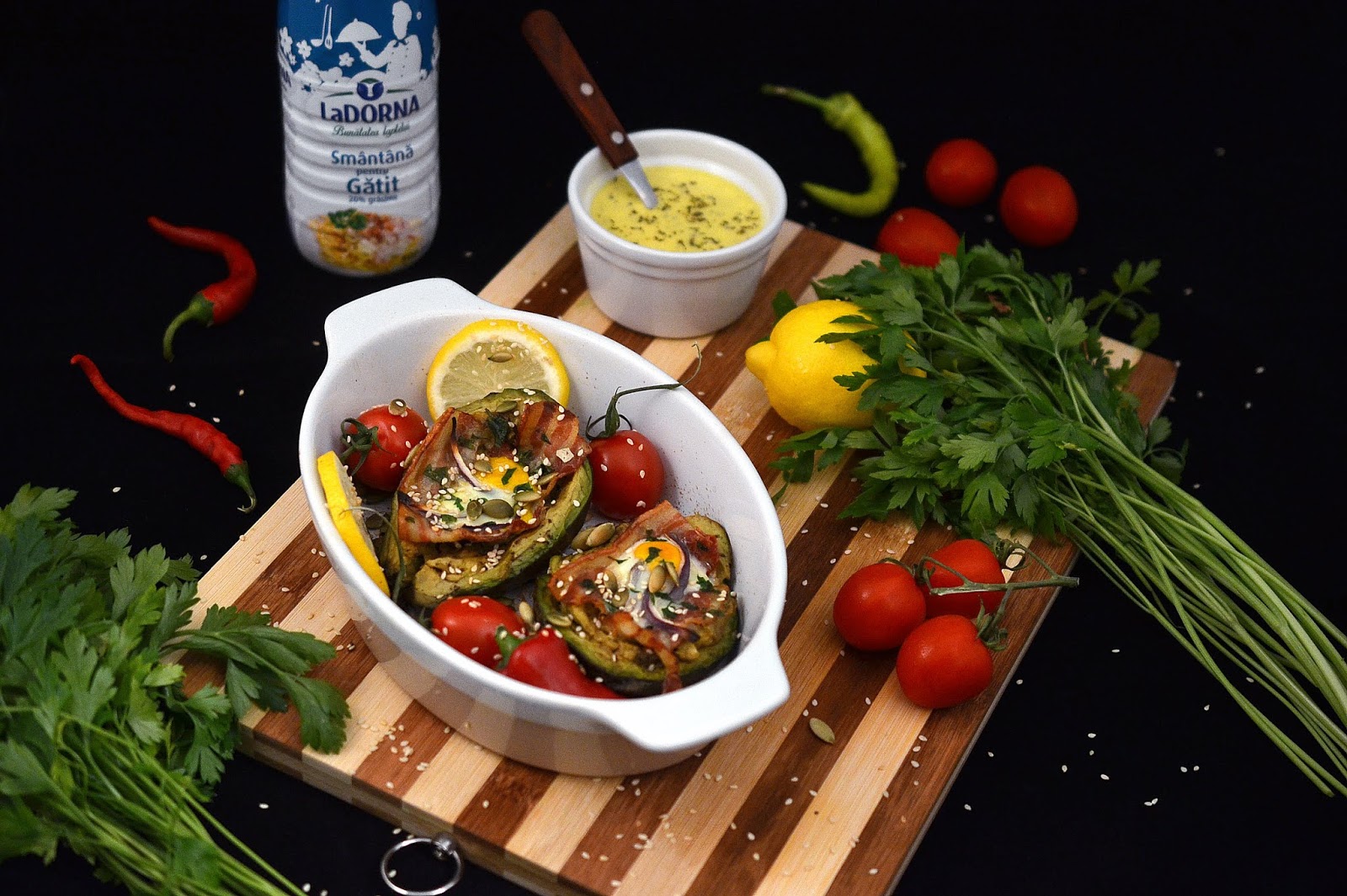 Avocado copt cu bacon si oua de prepelita – Alexandra’s kitchen